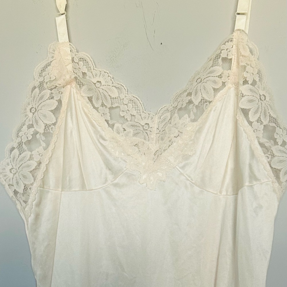 Vintage Full Slip With Lace Bodice In Creamy White - Gem